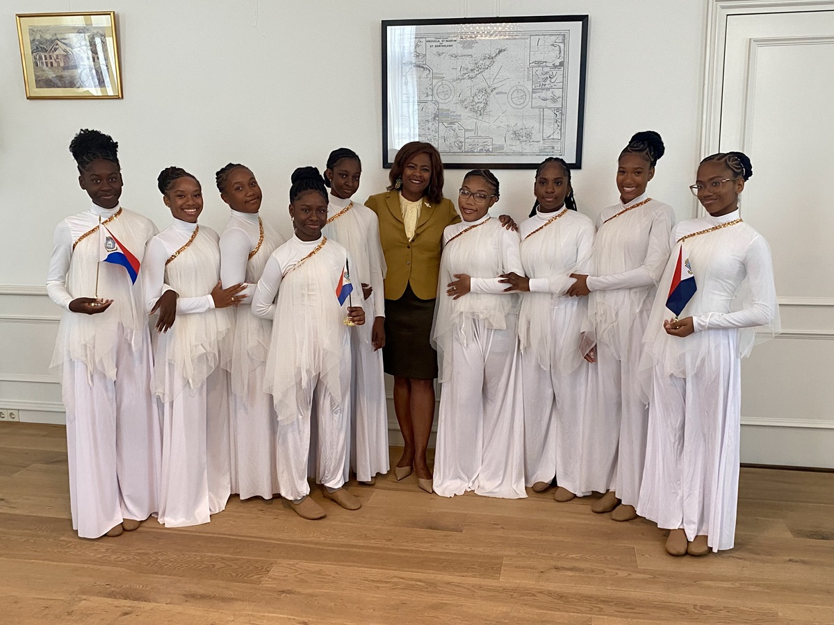 Minister Plenipotentiary Arrindell receives members of the Dance & Arts Dimensions Academy